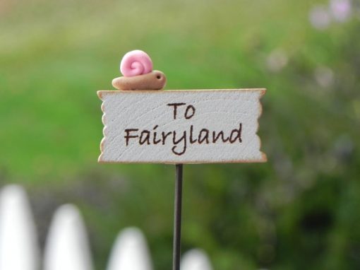 9 adorable ideas for making a summer fairy garden for the kids