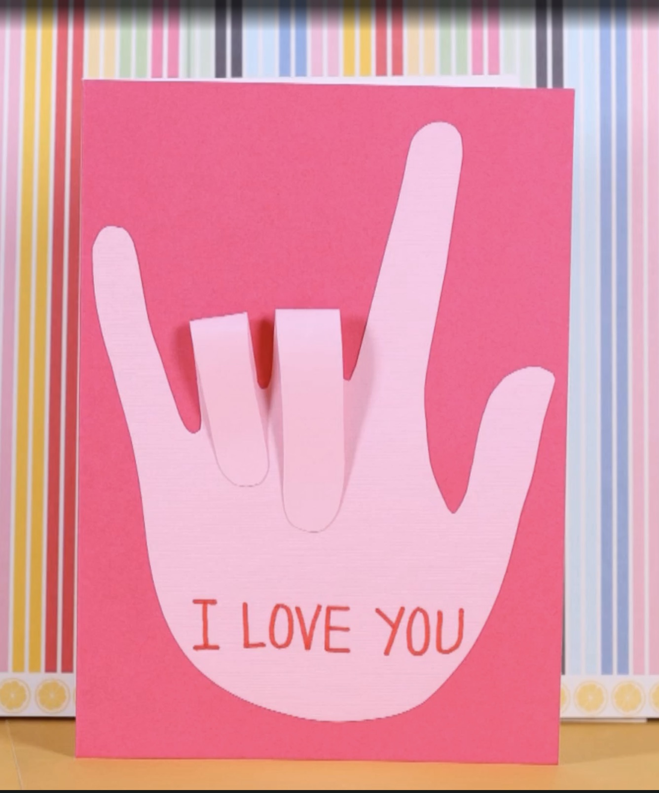 We love these printable bilingual Valentine's cards in Spanish, French ...
