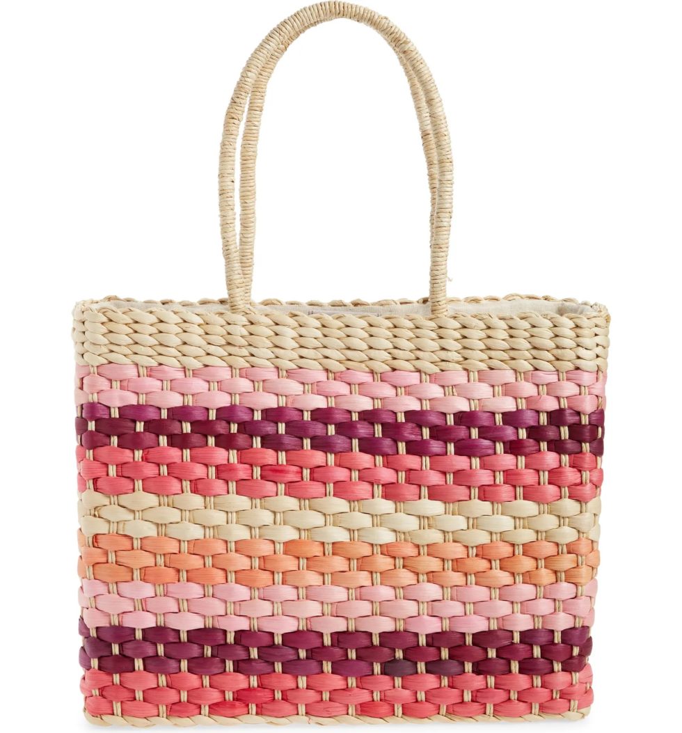 We absolutely love these 10 fashionable beach totes for summer!